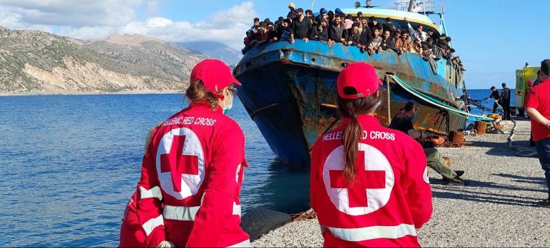 Ελληνικός Ερυθρός Σταυρός: Συνδρομή σε 400 μετανάστες στην Παλαιοχώρα ...